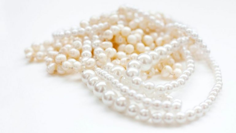 5 Different Types of Pearls and How to Tell Them Apart