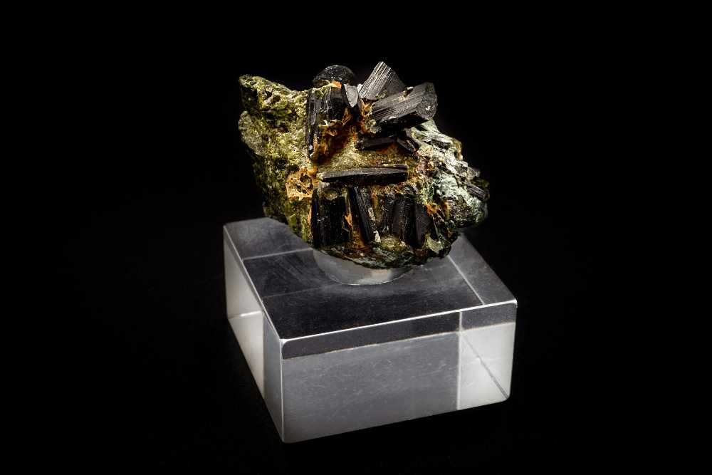 Guide to 50+ Black Gemstones: Pictures, Meanings, Properties and More