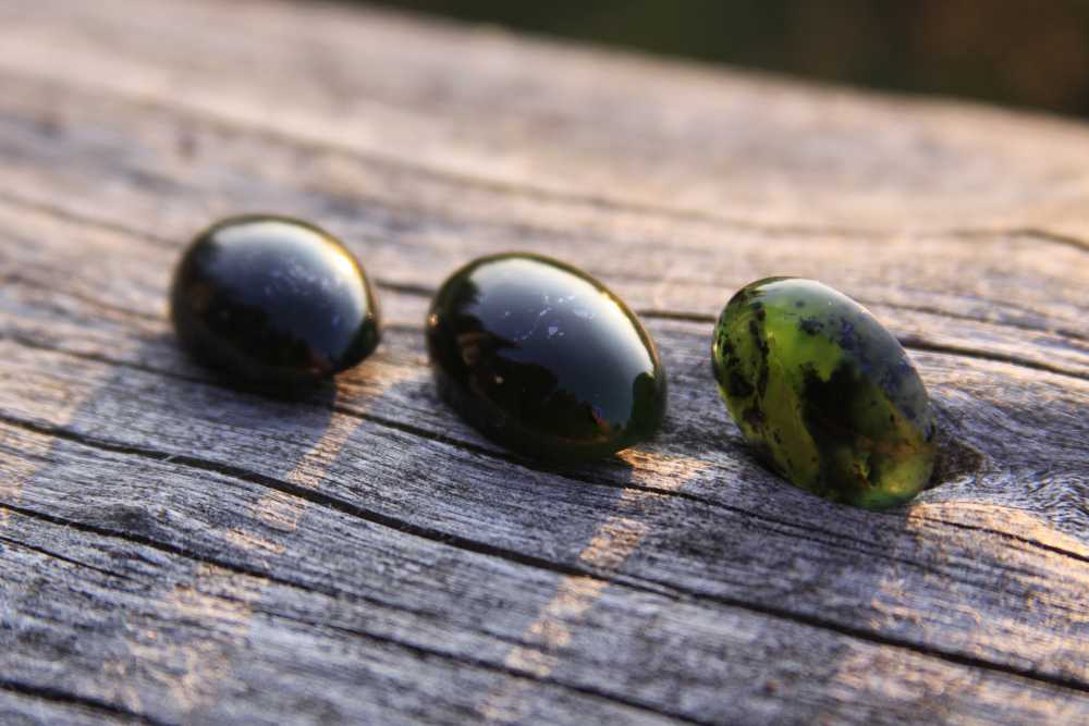 Guide to 50+ Black Gemstones: Pictures, Meanings, Properties and More