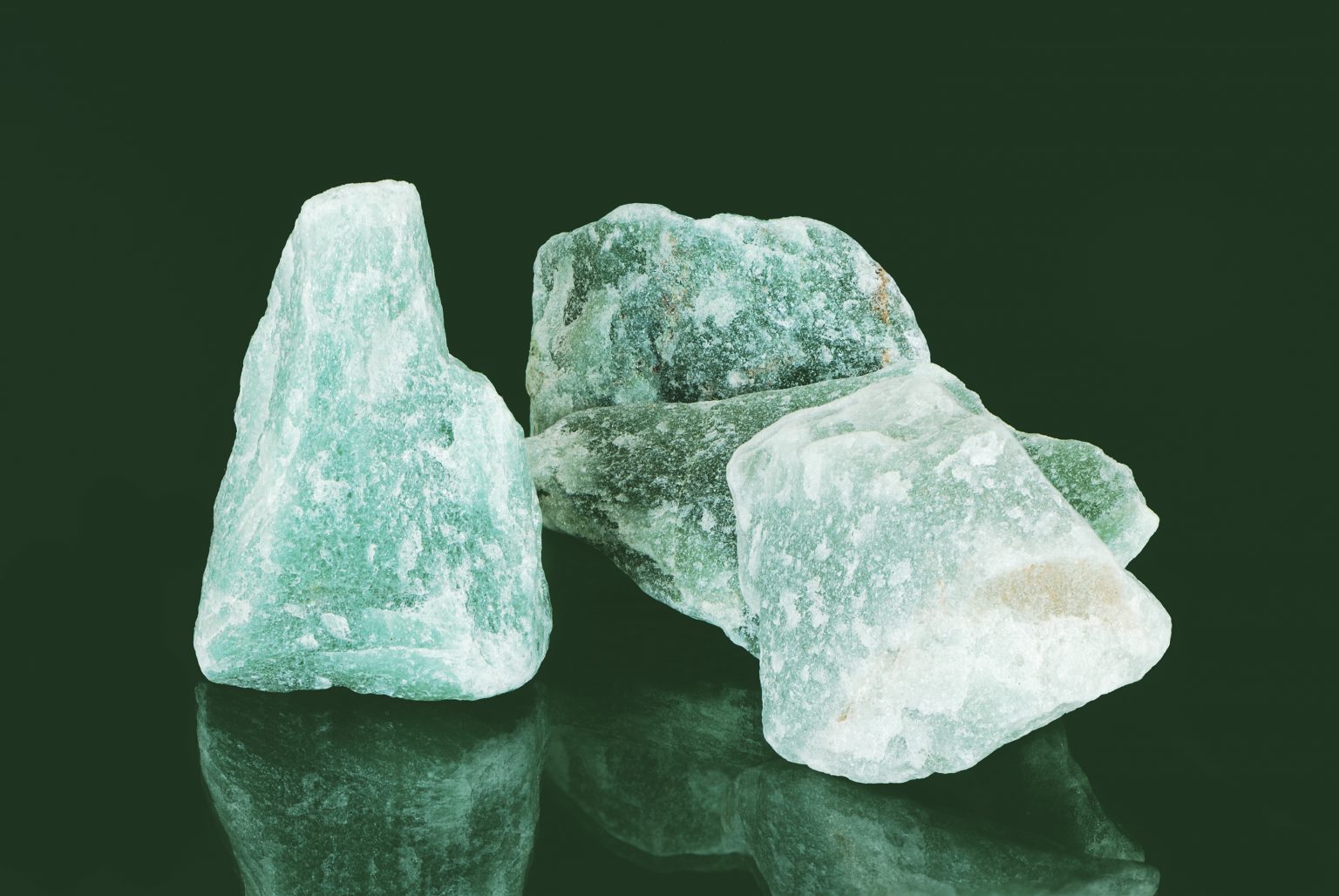 Aventurine: Meaning, Benefits & Uses of this Green Crystal