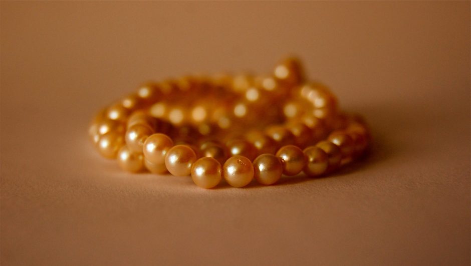 South Sea Pearls: Complete Buying Guide, Meaning, Uses, Properties & Facts