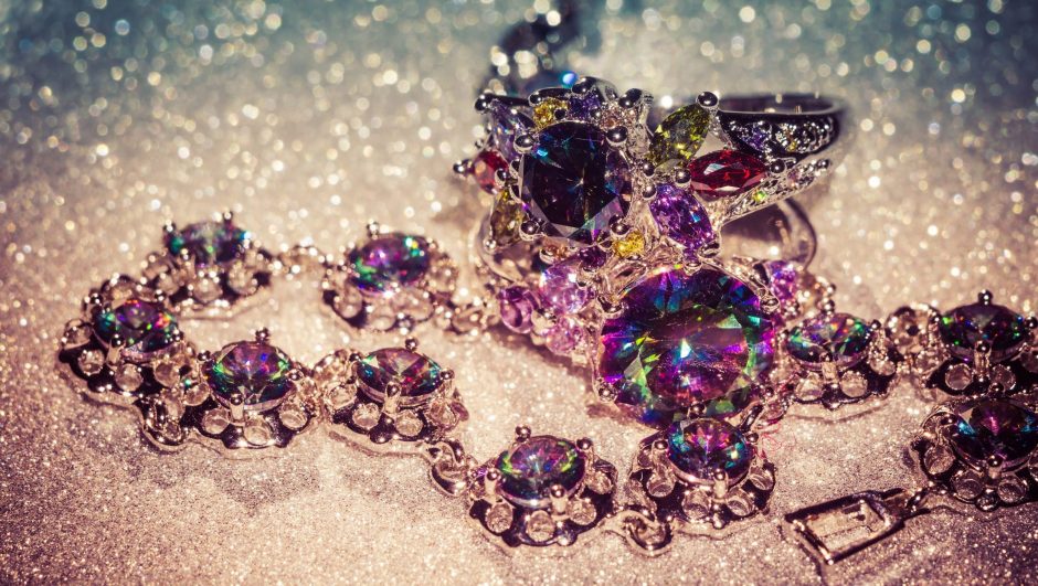 Mystic Topaz: Meaning, Healing Properties & Uses