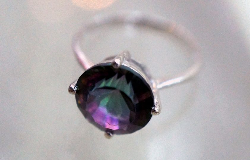 Mystic Topaz: Meaning, Healing Properties & Uses