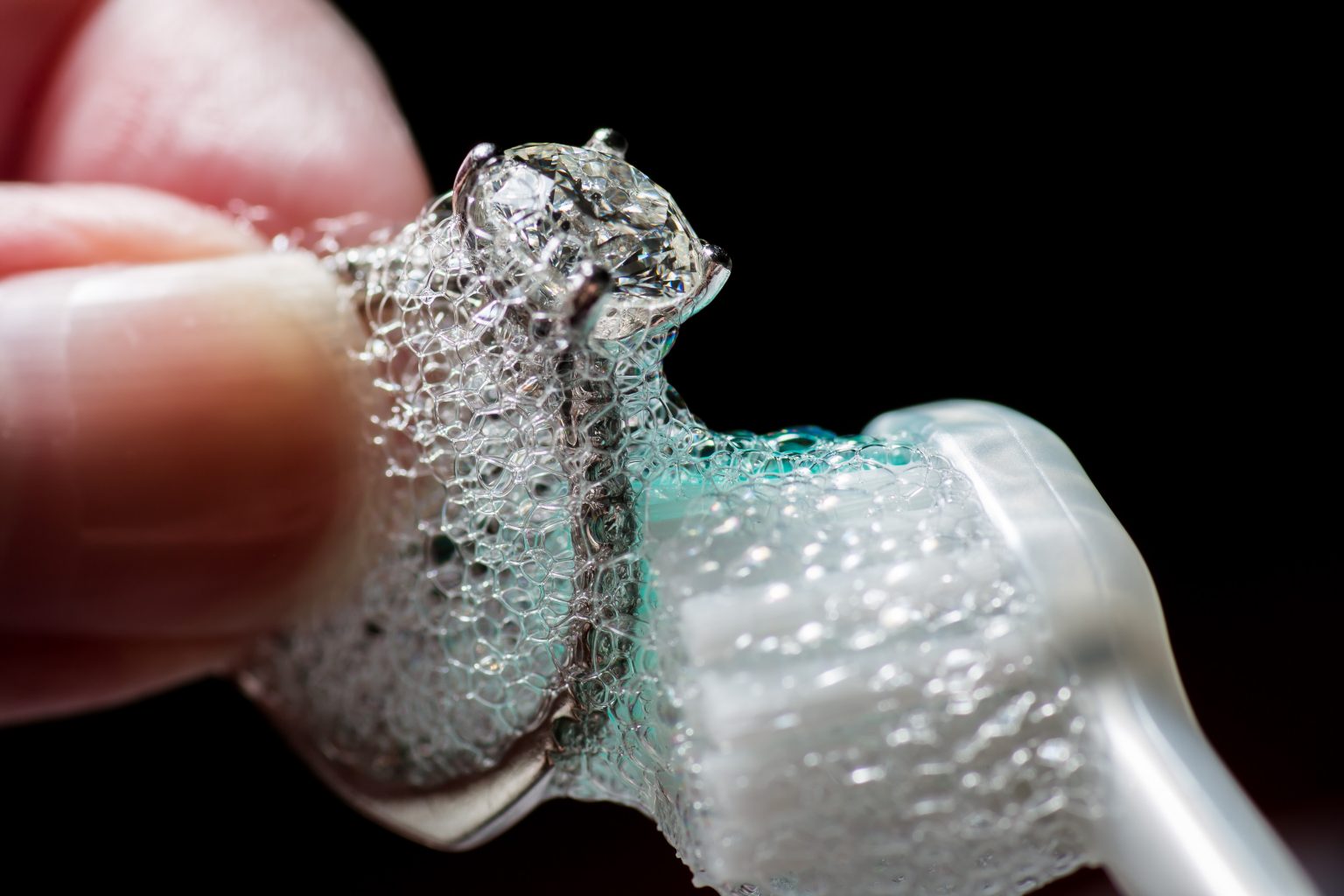 How to Clean Gold Jewelry: A Step-by-Step Guide & Different Methods