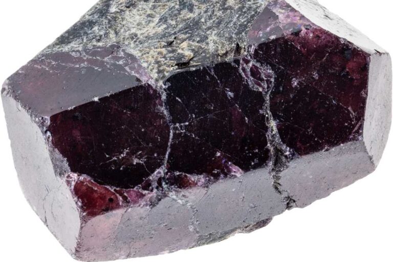 Ultimate List of 34 Red Gemstones and Crystals: Names, Pictures ...