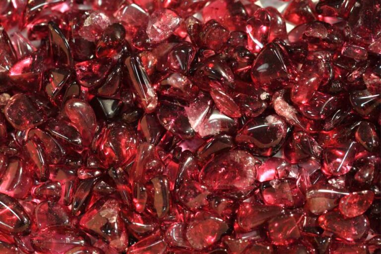 Ultimate List of 34 Red Gemstones and Crystals: Names, Pictures ...