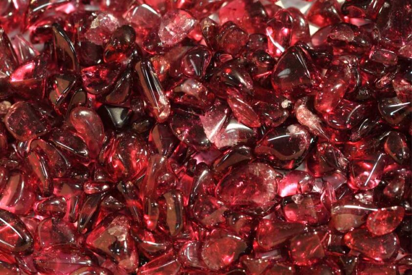 Ultimate List of 34 Red Gemstones and Crystals: Names, Pictures ...