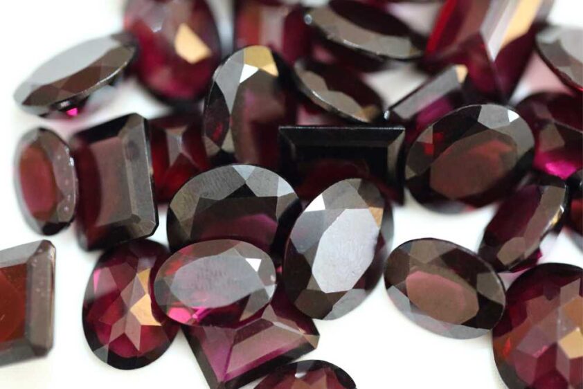 Ultimate List of 34 Red Gemstones and Crystals: Names, Pictures ...