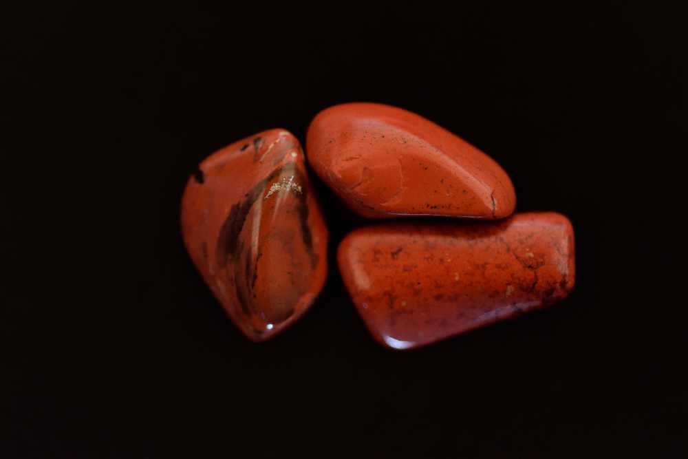 Ultimate List of 34 Red Gemstones and Crystals: Names, Pictures ...