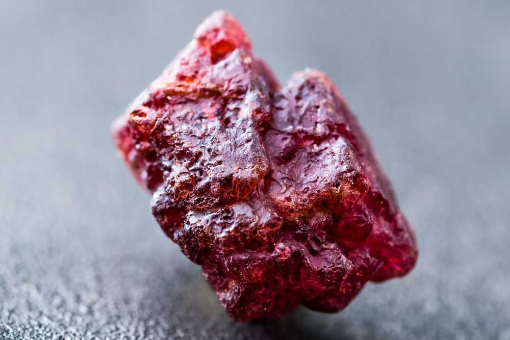 Ultimate List of 34 Red Gemstones and Crystals: Names, Pictures ...