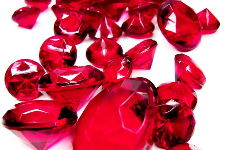 Ultimate List of 34 Red Gemstones and Crystals: Names, Pictures ...