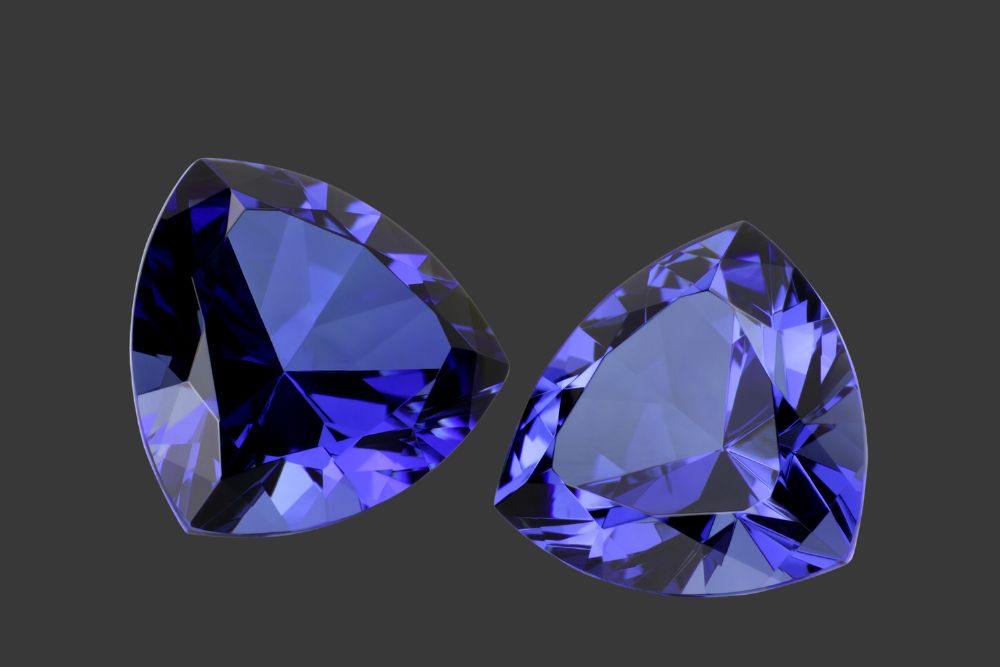 Color Change Sapphire: Complete Buying Guide, Meanings, Properties & Facts