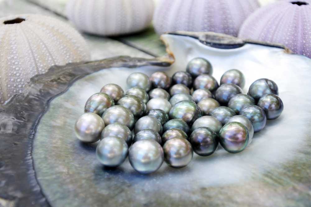 Tahitian Pearls: Complete Buying Guide, Meaning, Uses, Properties & Facts