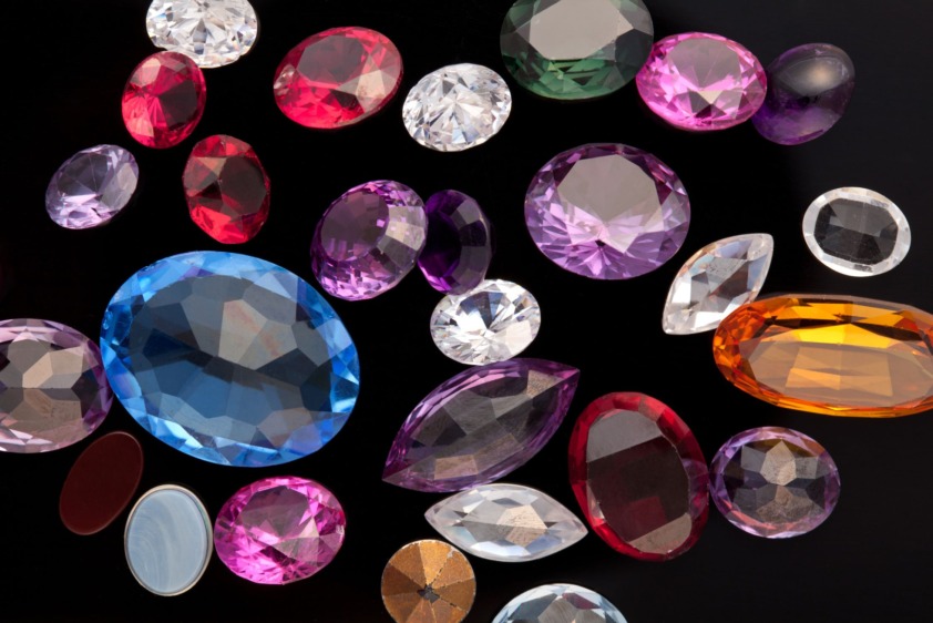 Sapphire Stone: Complete Buying Guide, Meanings, Properties & Facts