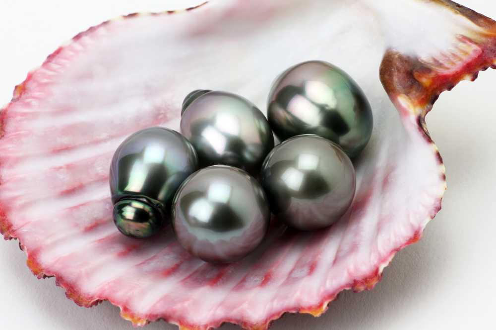 Tahitian Pearls: Complete Buying Guide, Meaning, Uses, Properties & Facts