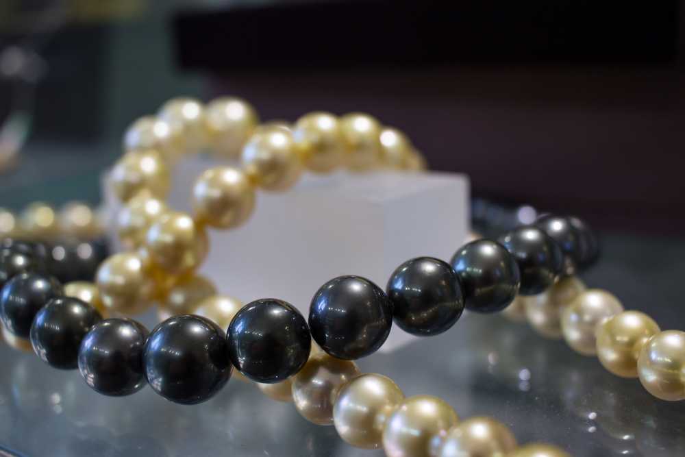 South Sea Pearls: Complete Buying Guide, Meaning, Uses, Properties & Facts